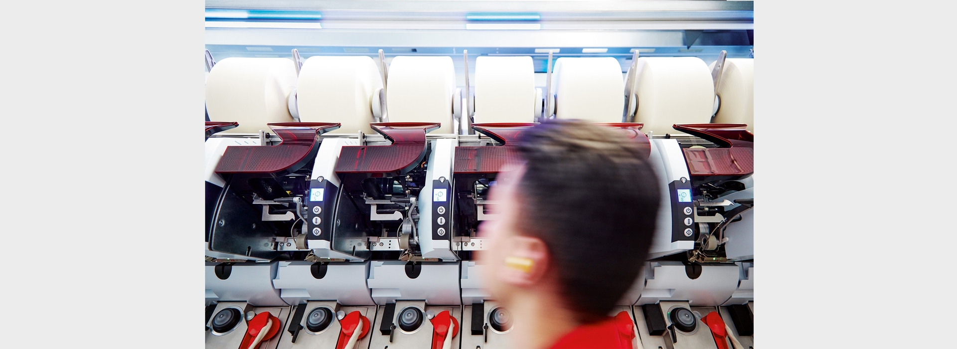 Autocoro rotor-spinning machine: Light for efficient operator guidance ...